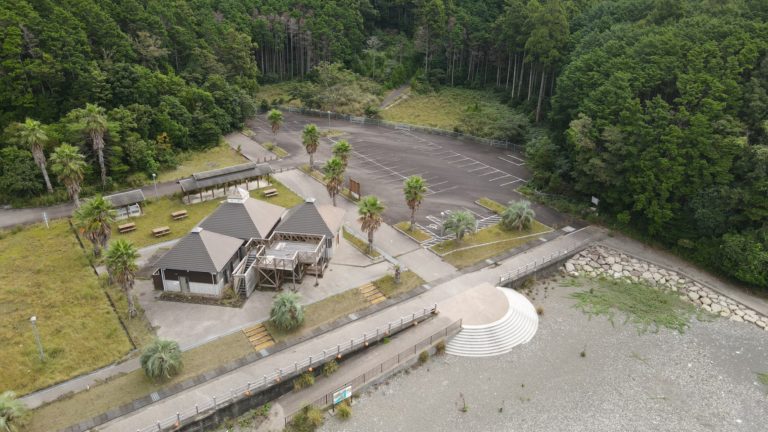 【三重県紀北町】『黒浜海岸海水浴場バースハウス』の海釣りガイド（釣れる魚・駐車場・トイレ）｜東海釣りwalker